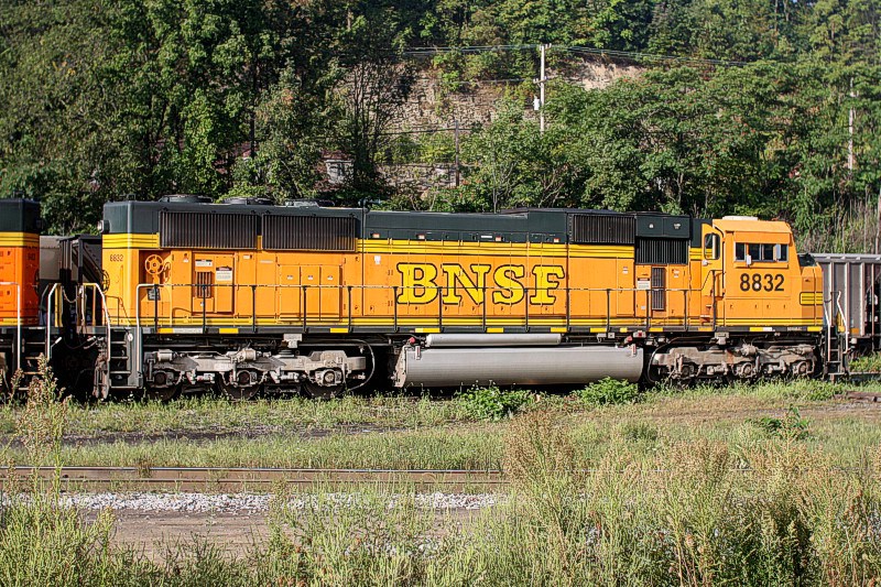 BNSF 8832